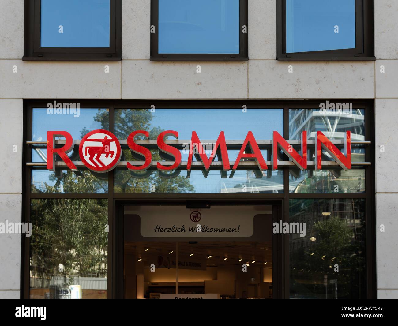 Rossmann logo -Fotos und -Bildmaterial in hoher Auflösung – Alamy