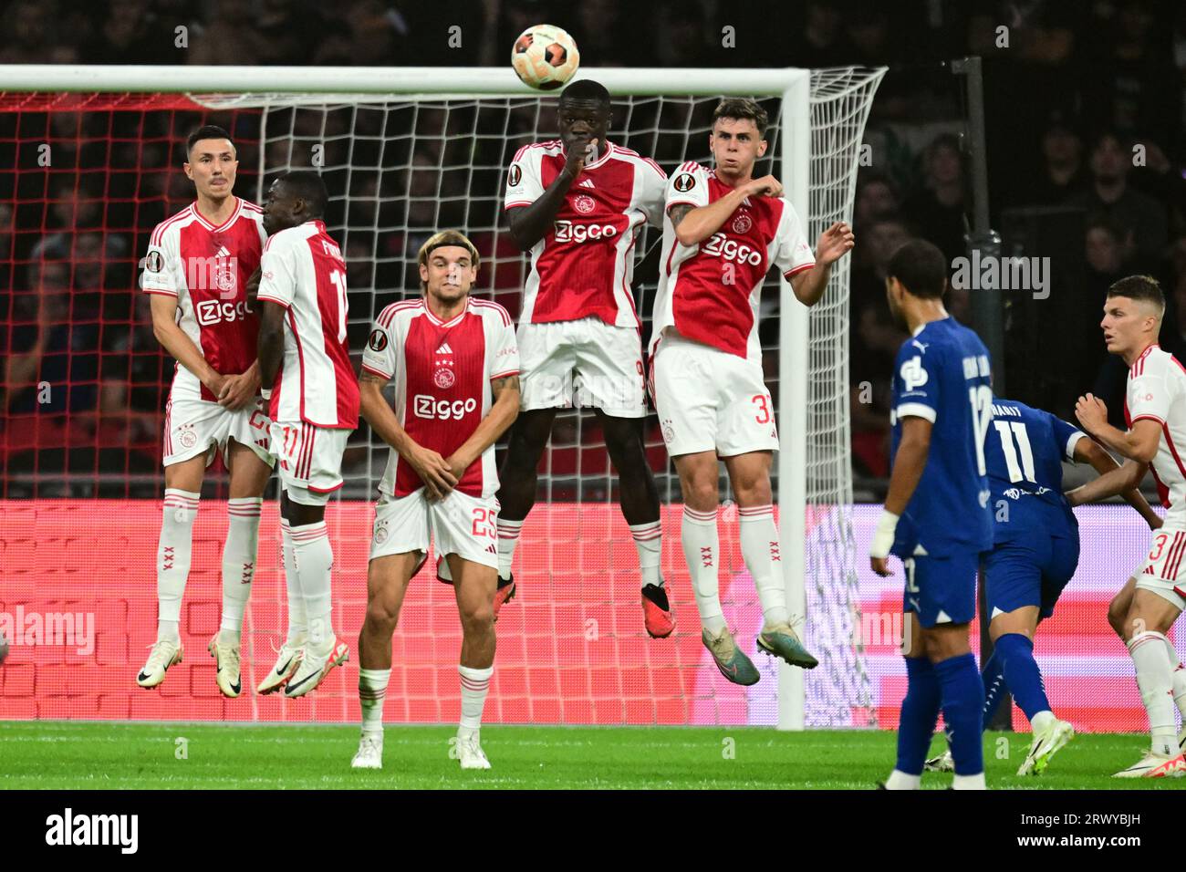 AMSTERDAM - (l-r) Steven Berghuis aus Ajax, Carlos Forbs aus Ajax, Borna Sosa aus Ajax, Brian ...