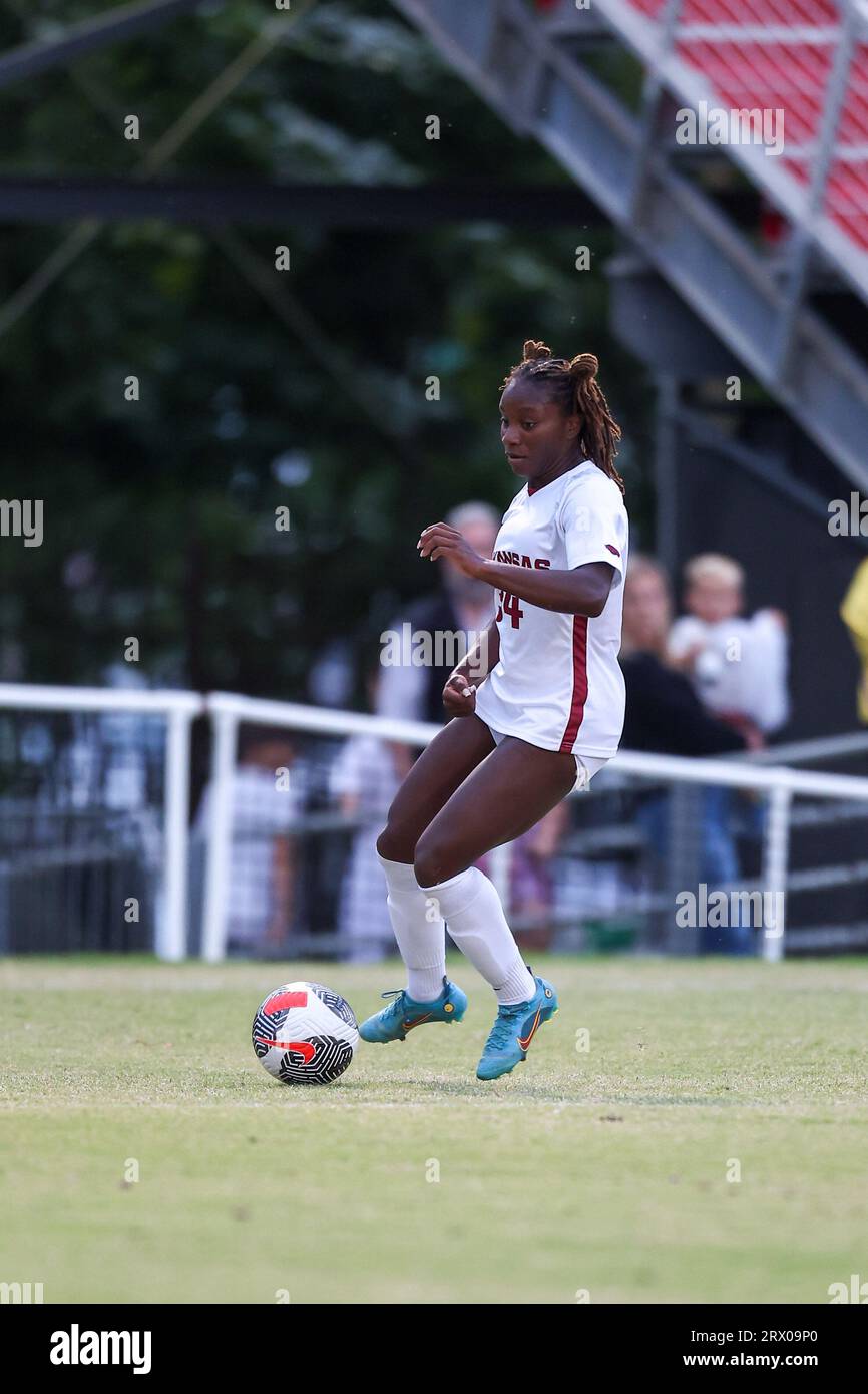 21. September 2023: Der Razorback Morgan White #34 bringt den Ball auf ...