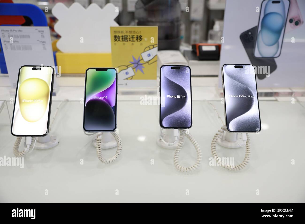 Iphone 15 pro plus -Fotos und -Bildmaterial in hoher Auflösung – Alamy