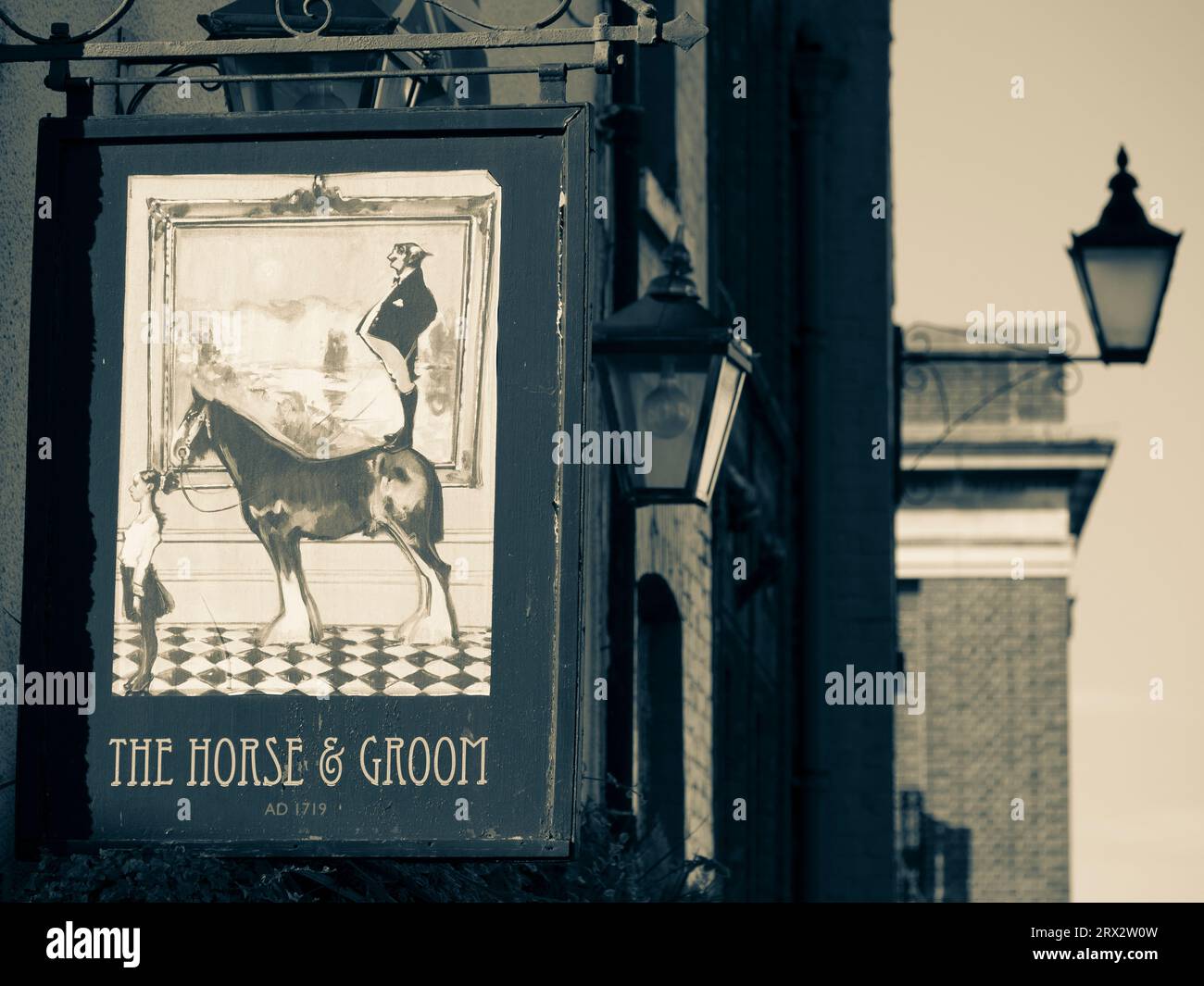 English pub sign -Fotos und -Bildmaterial in hoher Auflösung – Alamy