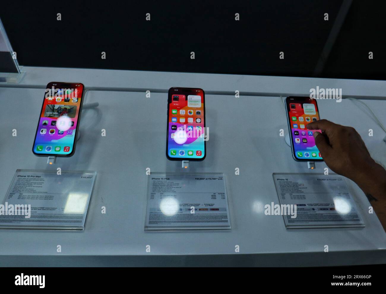 Neuestes iphone 15 pro -Fotos und -Bildmaterial in hoher Auflösung – Alamy