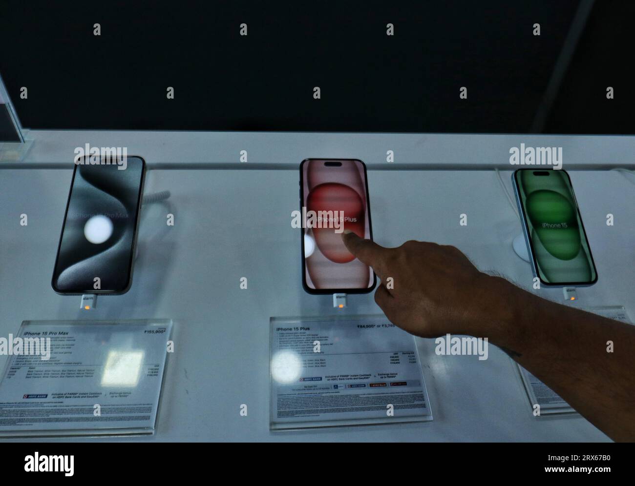 Neuestes apple iphone 15 pro max -Fotos und -Bildmaterial in hoher ...