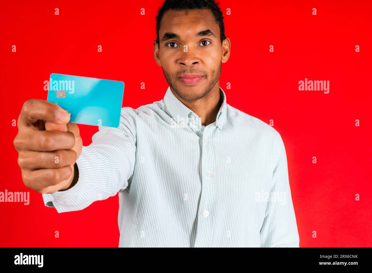 Rote kreditkarte -Fotos und -Bildmaterial in hoher Auflösung – Alamy