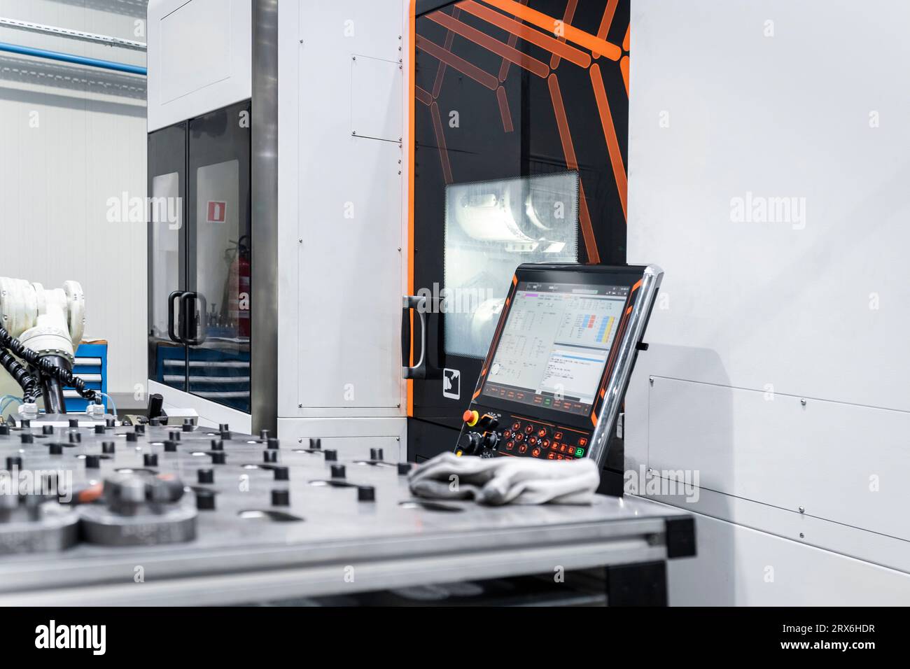 Milling machine computer -Fotos und -Bildmaterial in hoher Auflösung ...