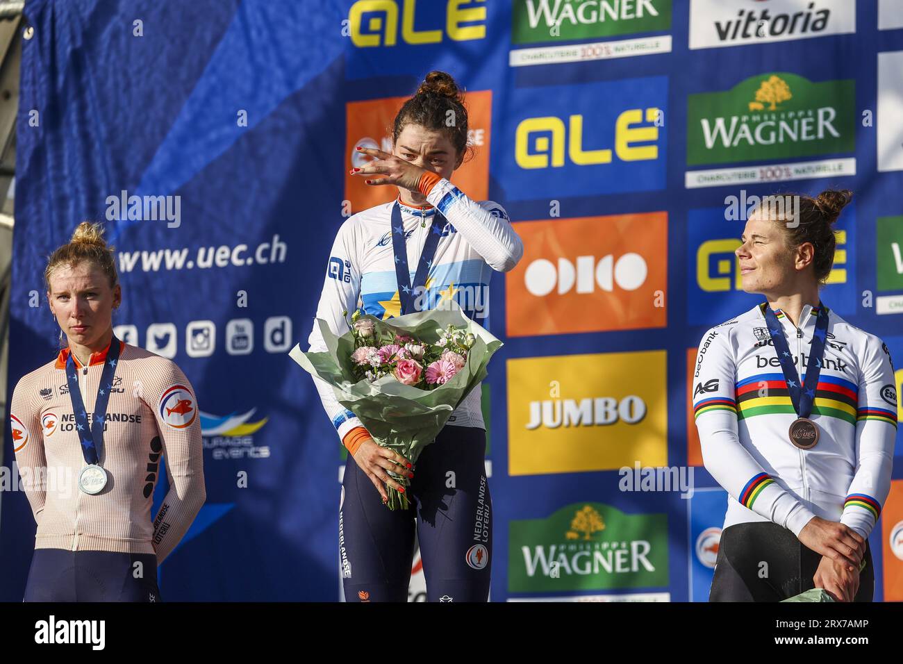 WIJSTER - Gewinnerin Mischa Bredewold zwischen Lorena Wiebes (L ...