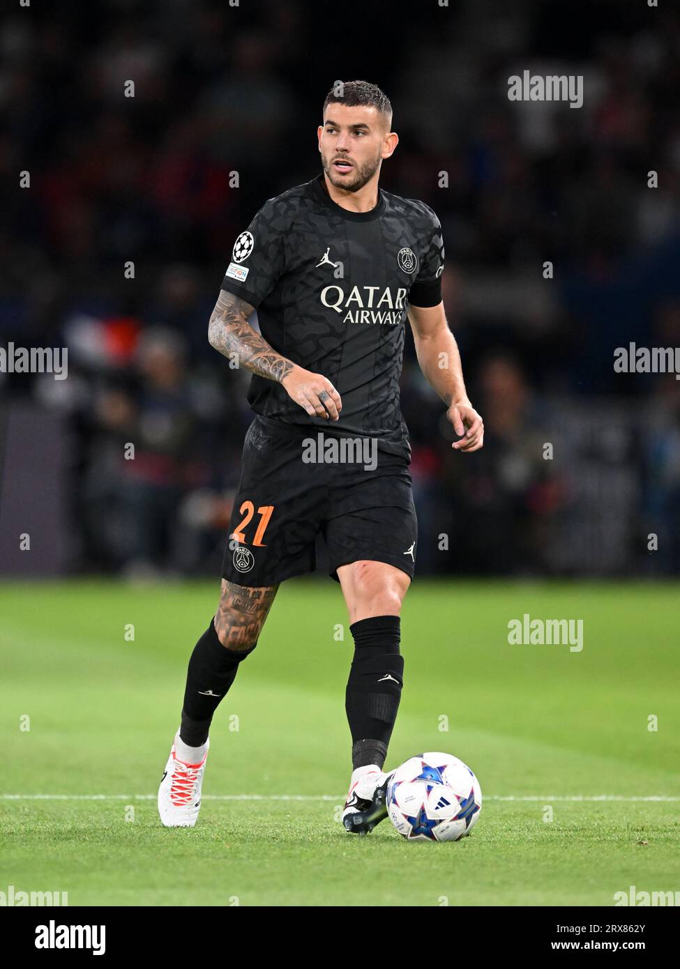 PARIS - Lucas Hernandez aus Paris Saint-Germain während des UEFA ...