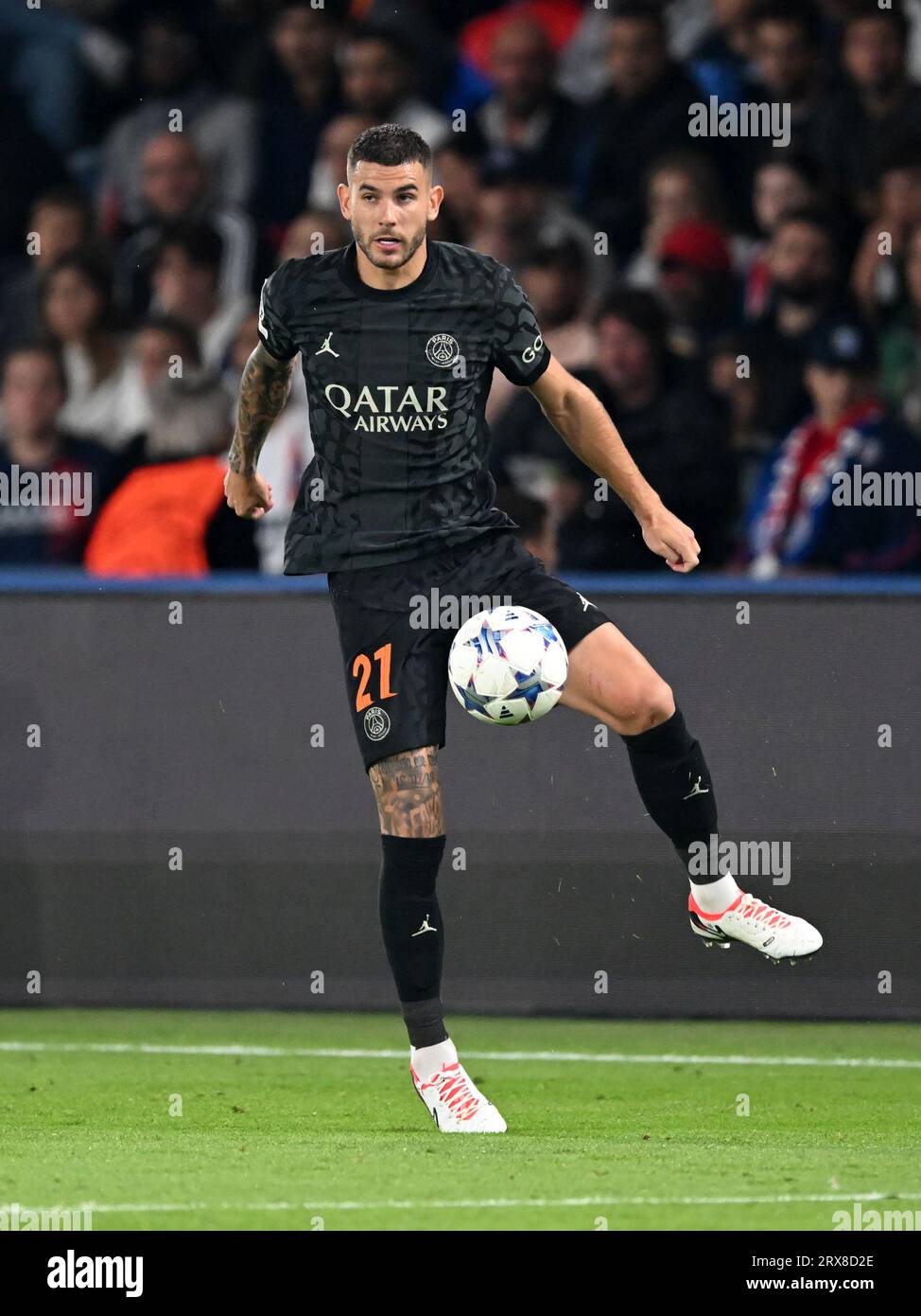 PARIS - Lucas Hernandez aus Paris Saint-Germain während des UEFA ...