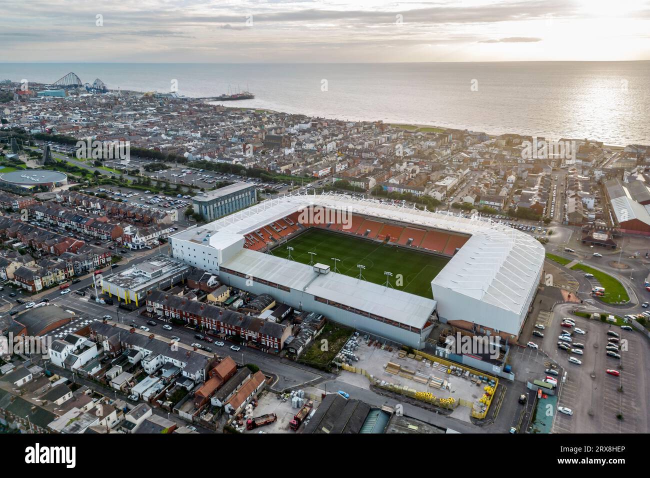 Luftaufnahme der Bloomfield Road, Heimstadion des Blackpool FC. Im 19 ...