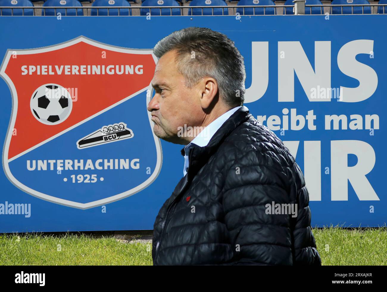 Spvgg unterhaching logo -Fotos und -Bildmaterial in hoher Auflösung – Alamy