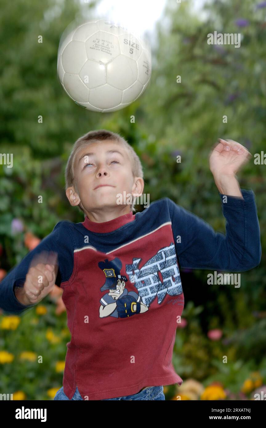 Ball kopfball -Fotos und -Bildmaterial in hoher Auflösung – Alamy