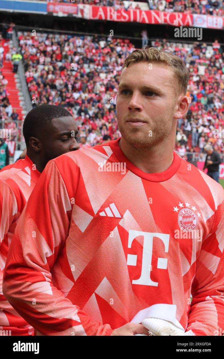 MÜNCHEN, Deutschland - 23. September 2023: 18. Daniel PERETZ, (ETW ...