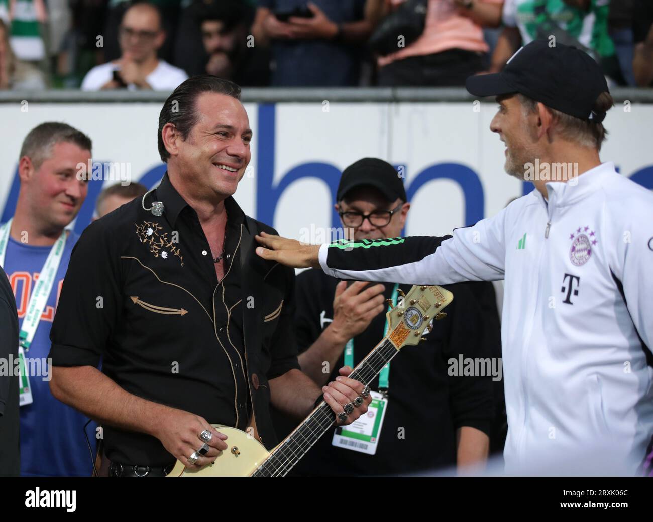 Thomas Tuchel Cheftrainer des FC Bayern München mit Hoss Power, Sänger ...