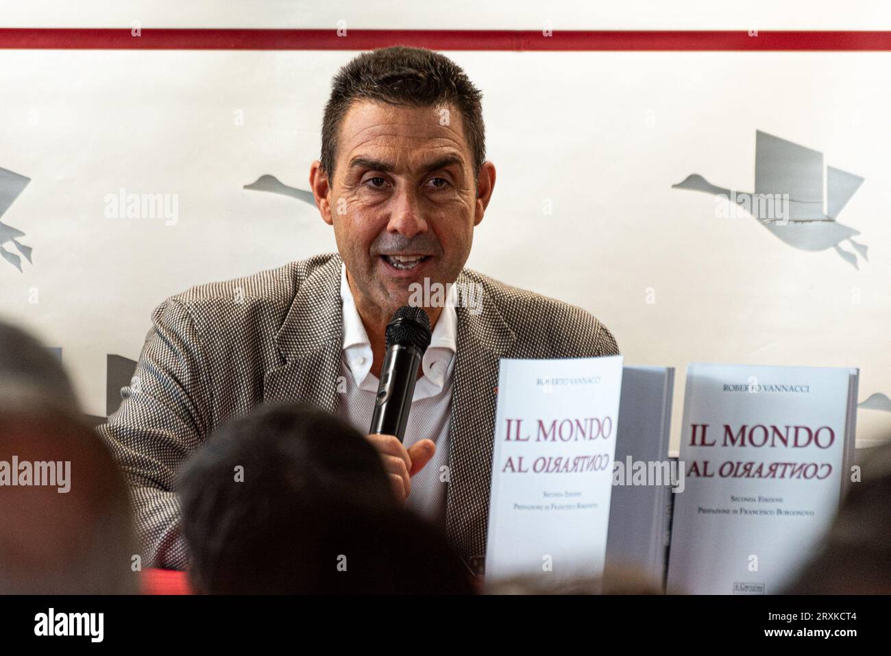 Roberto vannacci -Fotos und -Bildmaterial in hoher Auflösung – Alamy