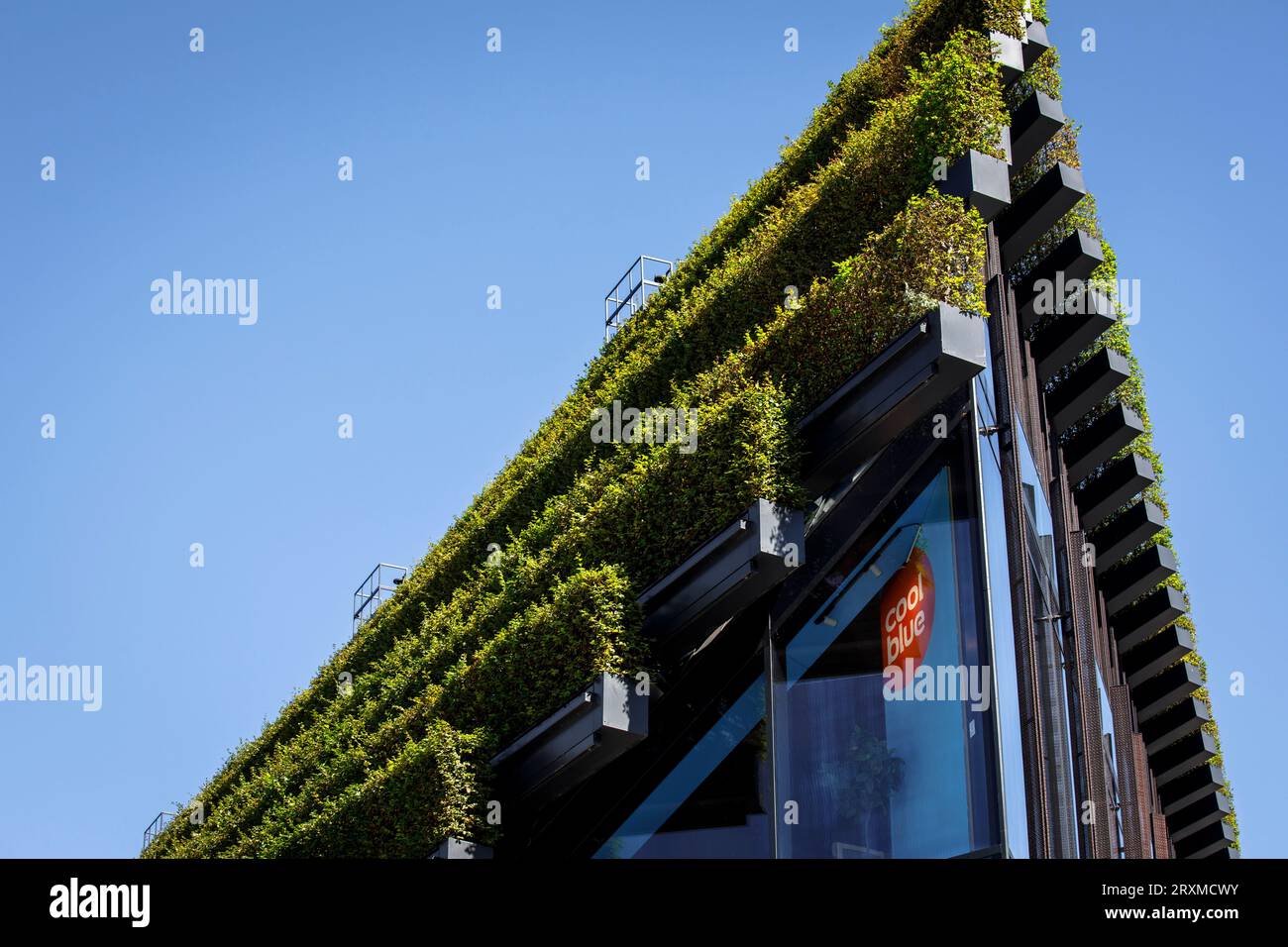 Facade green -Fotos und -Bildmaterial in hoher Auflösung – Alamy
