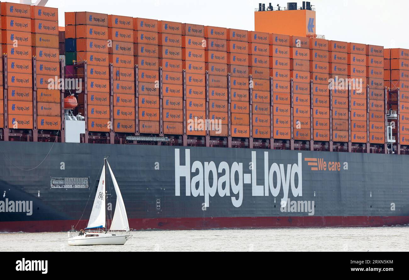 Wedel, Deutschland. September 2023 26. Das Containerschiff „Berlin Express“ der Hapag-Lloyd ...