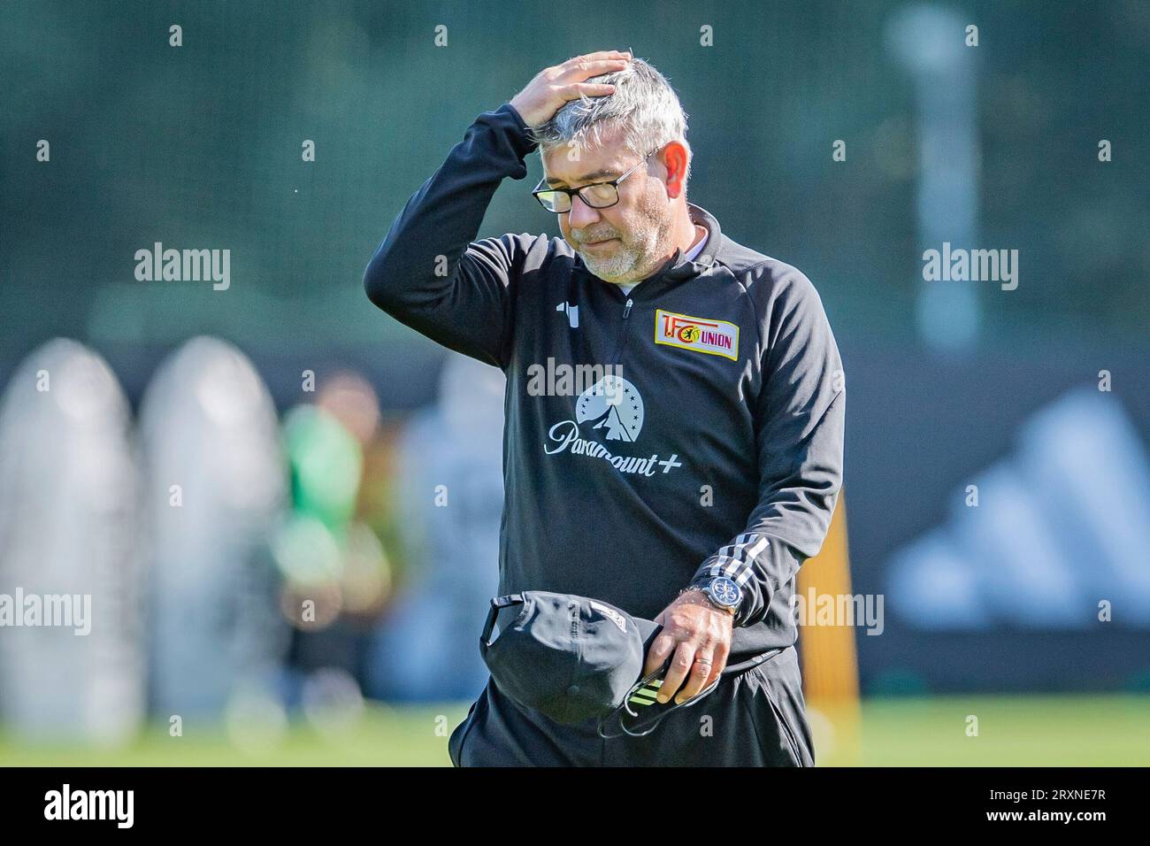 Urs Fischer (1. FC Union Berlin Trainer) scheint besorgt zu sein ...