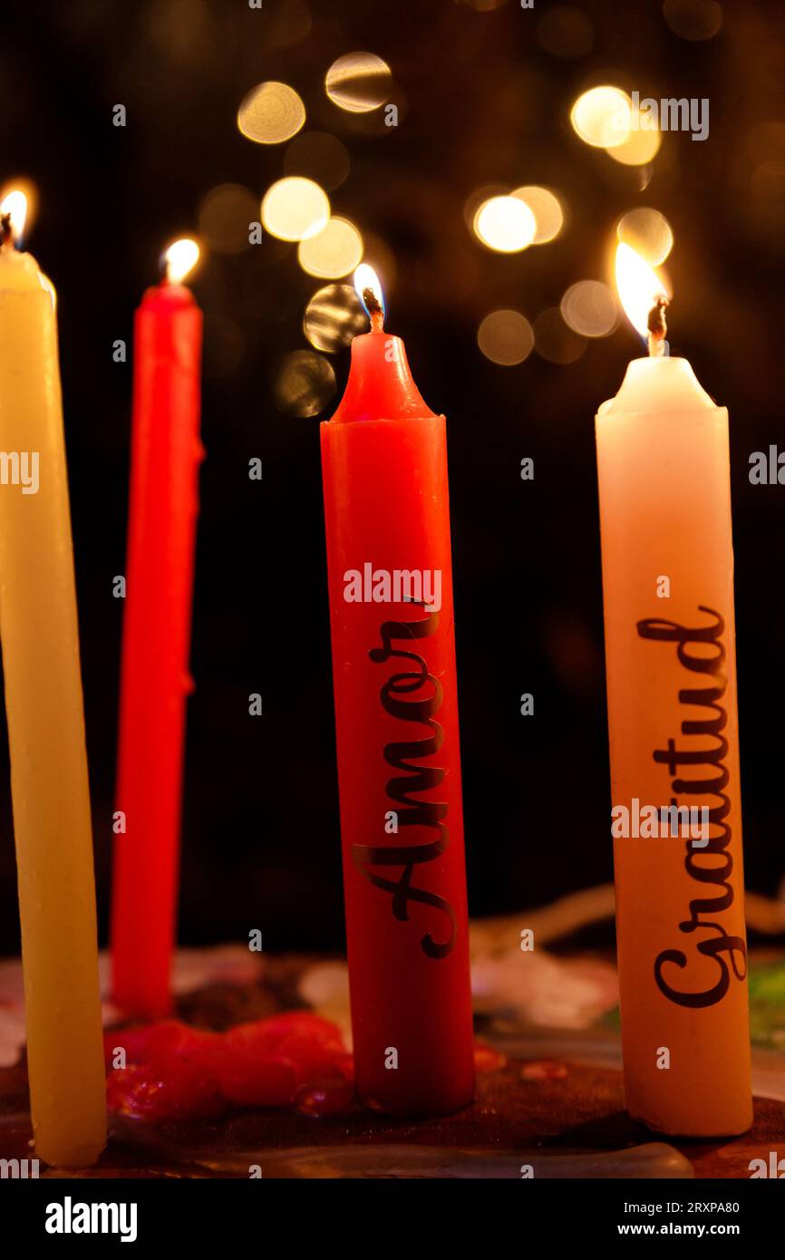 Prender velas -Fotos und -Bildmaterial in hoher Auflösung – Alamy
