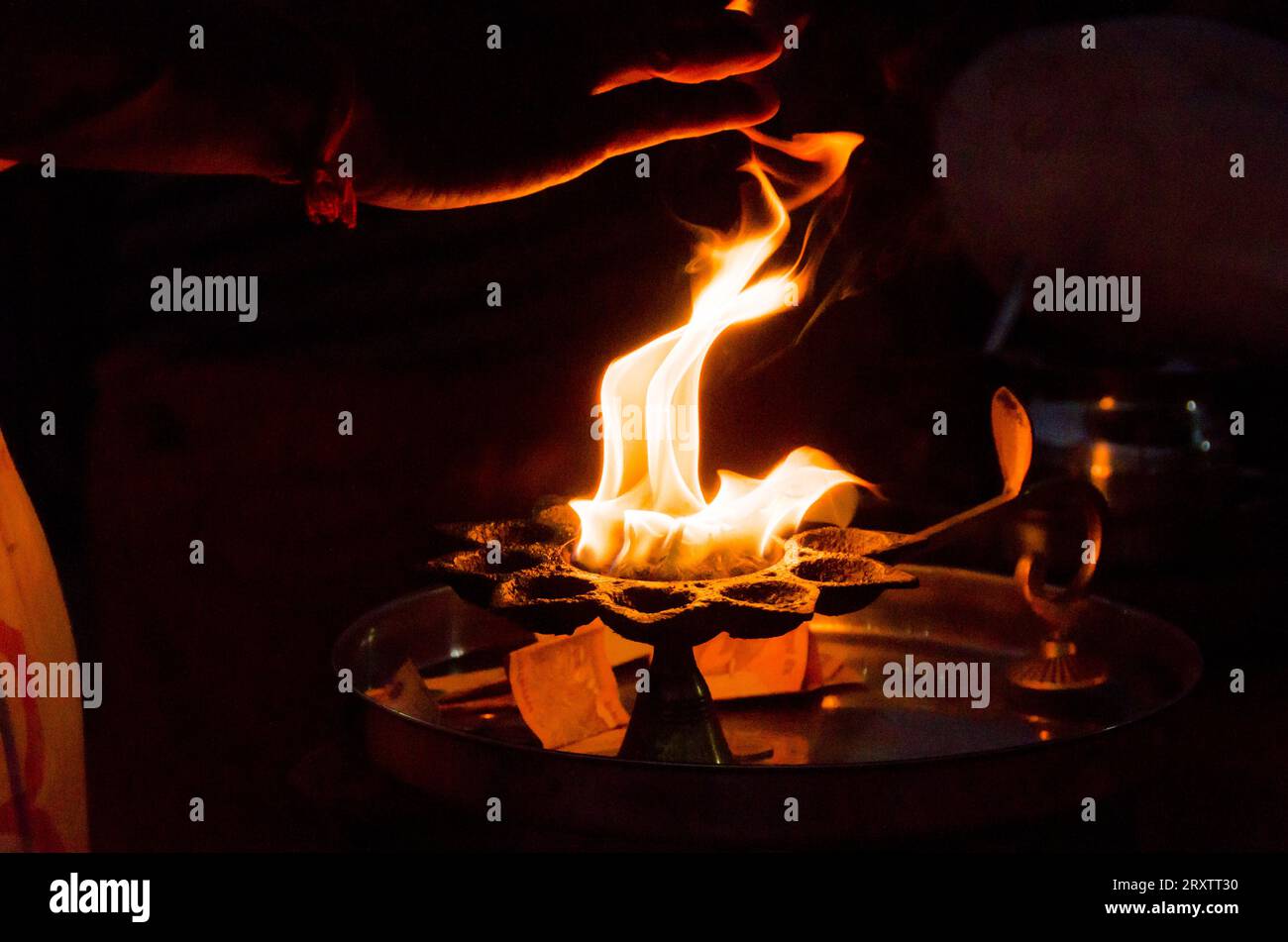 Spirituelle zeremonien -Fotos und -Bildmaterial in hoher Auflösung – Alamy