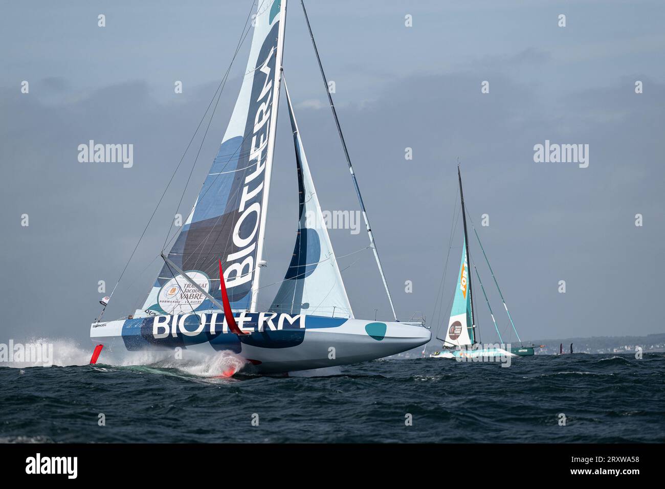 Der französische Kapitän Paul Meilhat und Mariana Lobato segeln am 24 ...