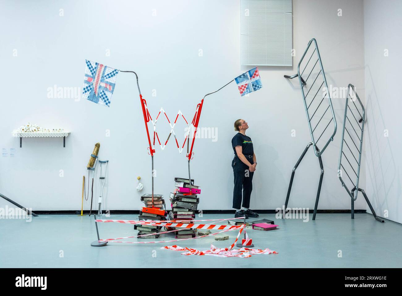 Eine Installation verschiedener Kunstwerke des Turner Prize 2023 ...