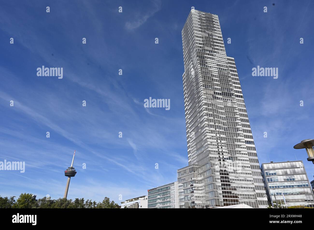 26. September 2023, Nordrhein-Westfalen, Köln: Mit 148,1 Metern und 43 ...