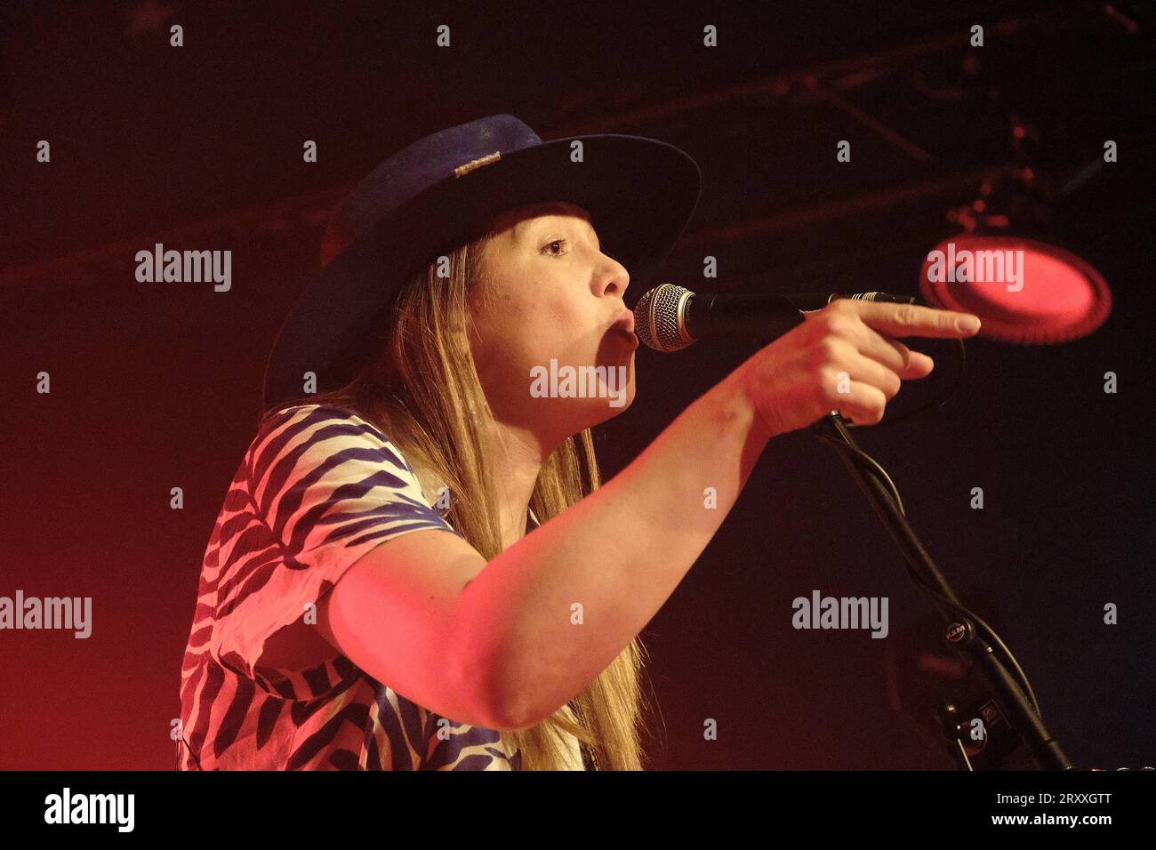 022.7.2023 xkhx Kassel, Kulturzelt Konzert Sophie Hunger und Bonaparte ...