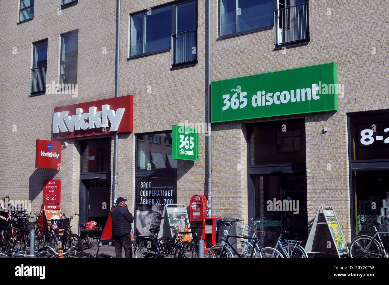 Kopenhagen/Dänemark/28. September 2023/. Kvickly Food Market und 365 Dissocunt Coop Stores in ...