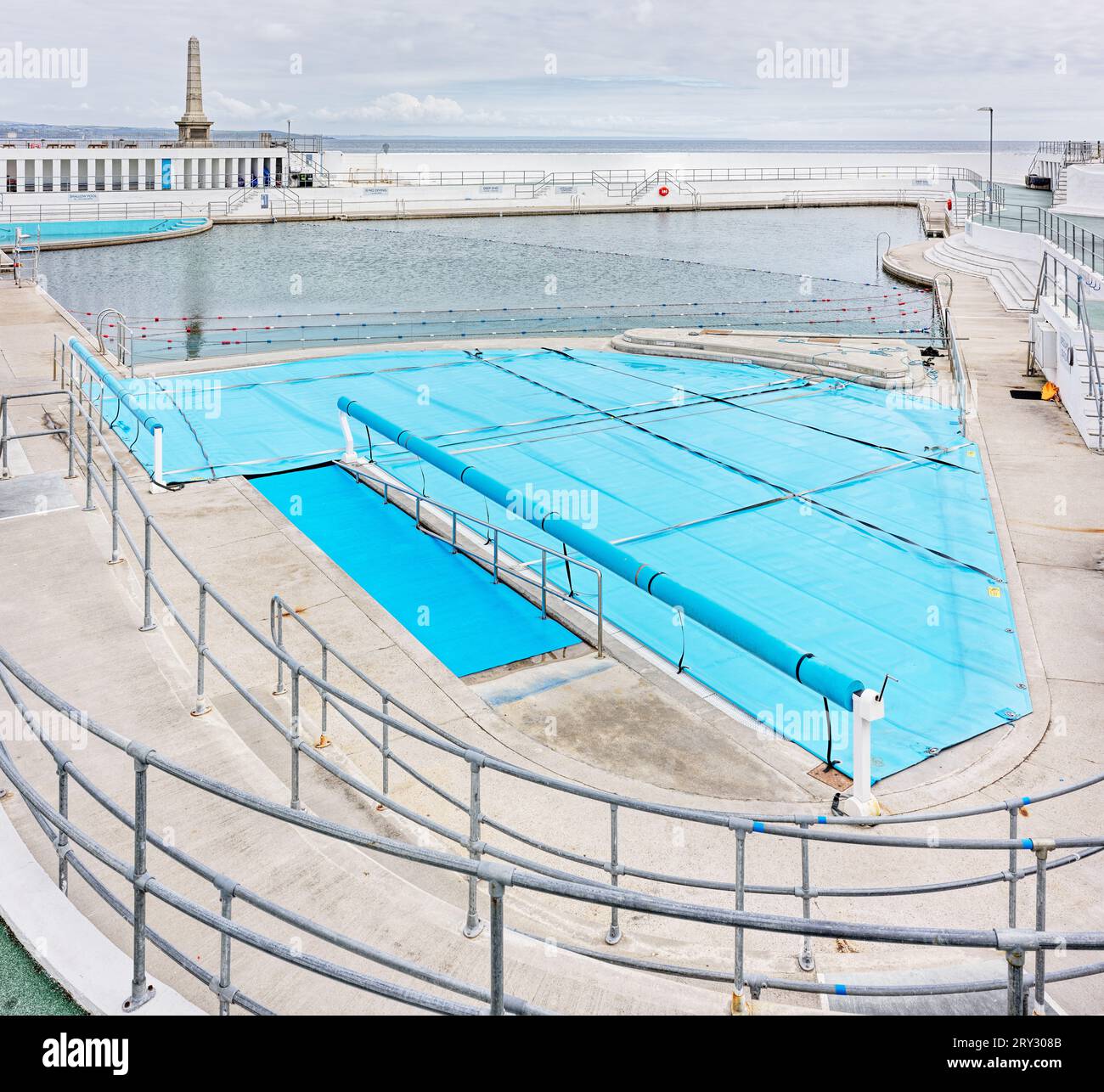 Das Jubilee Pool, ein dreieckiges Meerwasser-Schwimmbad im Freien in ...