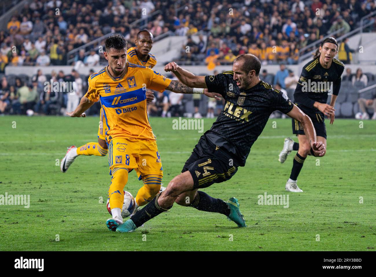 LAFC-Verteidiger Giorgio Chiellini (14) verteidigt im Finale des Campeones Cup 2023 am Mittwoch ...