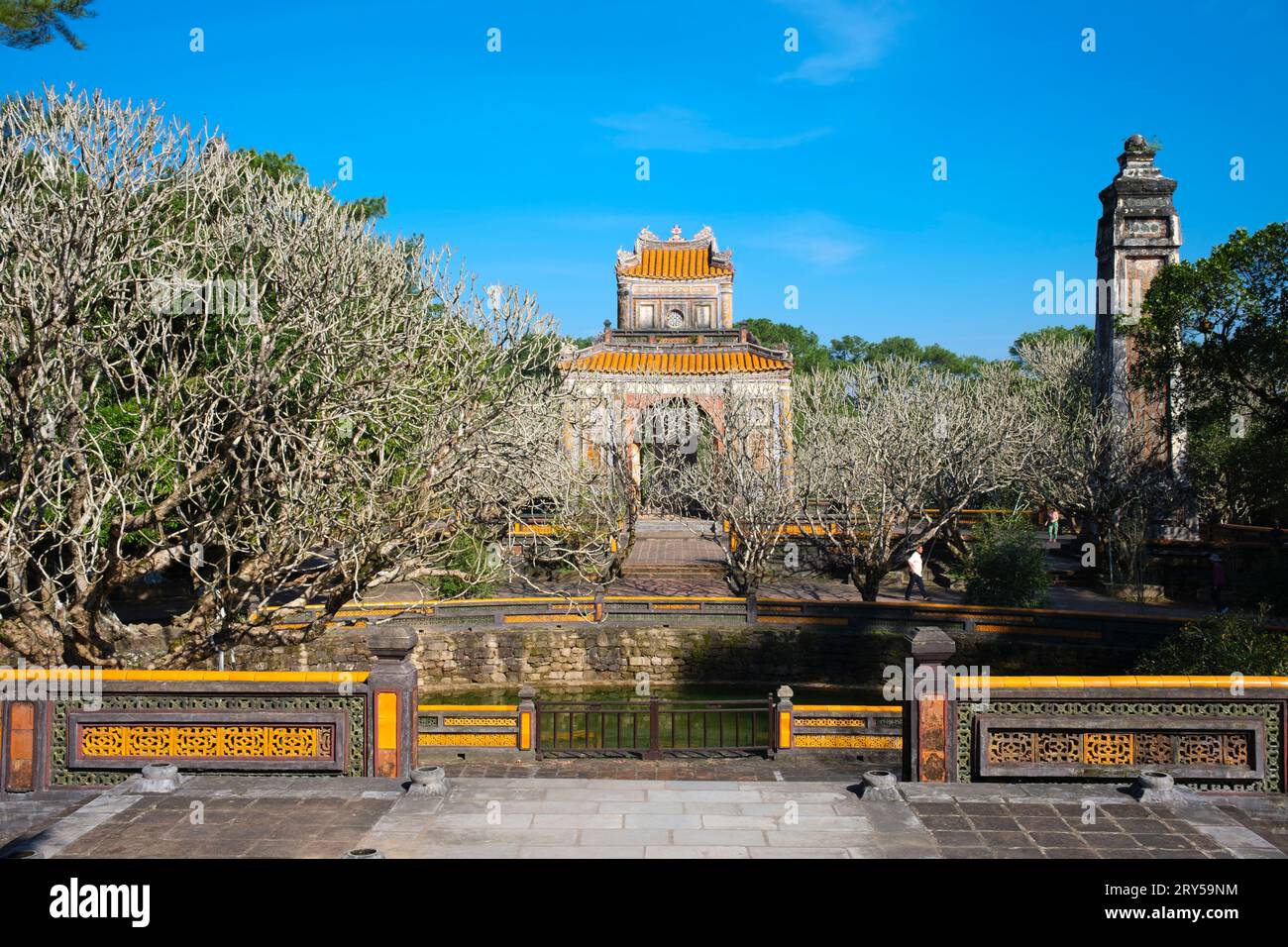 Vietnam: Der Stele-Pavillon am Grab von Kaiser TU Duc, Hue. Kaiser Tự ...