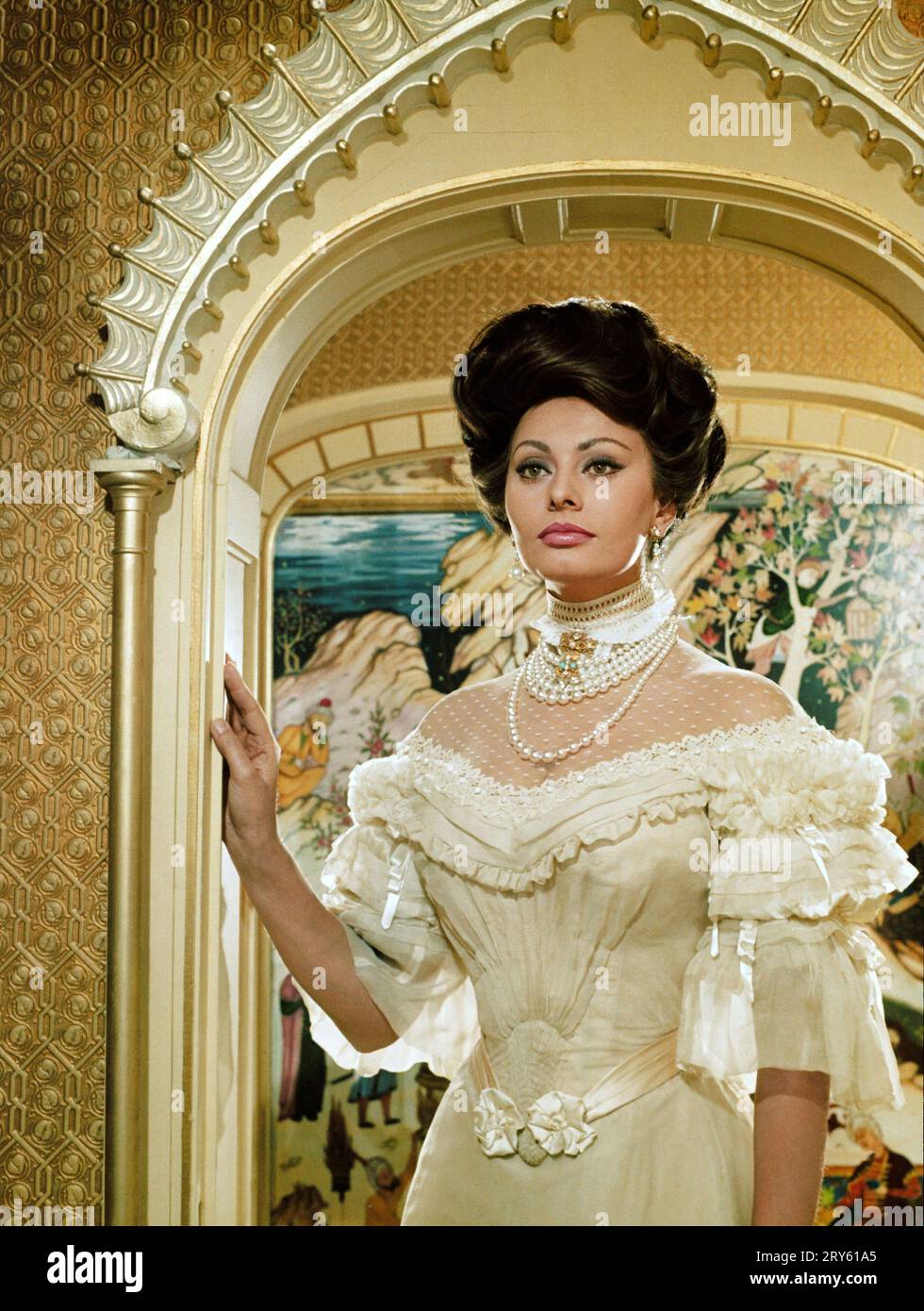 SOPHIA LOREN in LADY L (1965) unter der Regie von PETER USTINOV. Quelle ...