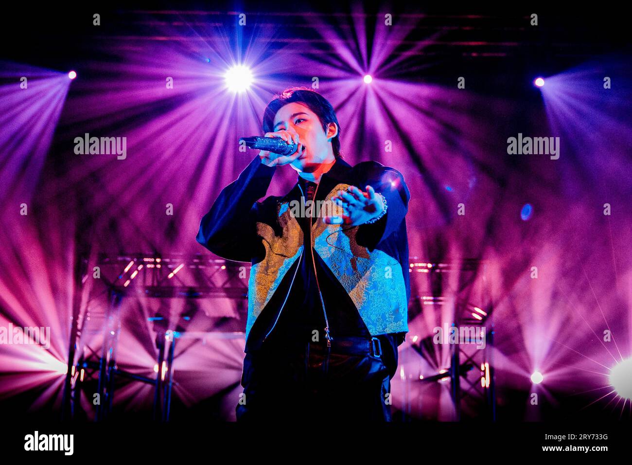 Kim han bin rapper k pop -Fotos und -Bildmaterial in hoher Auflösung ...