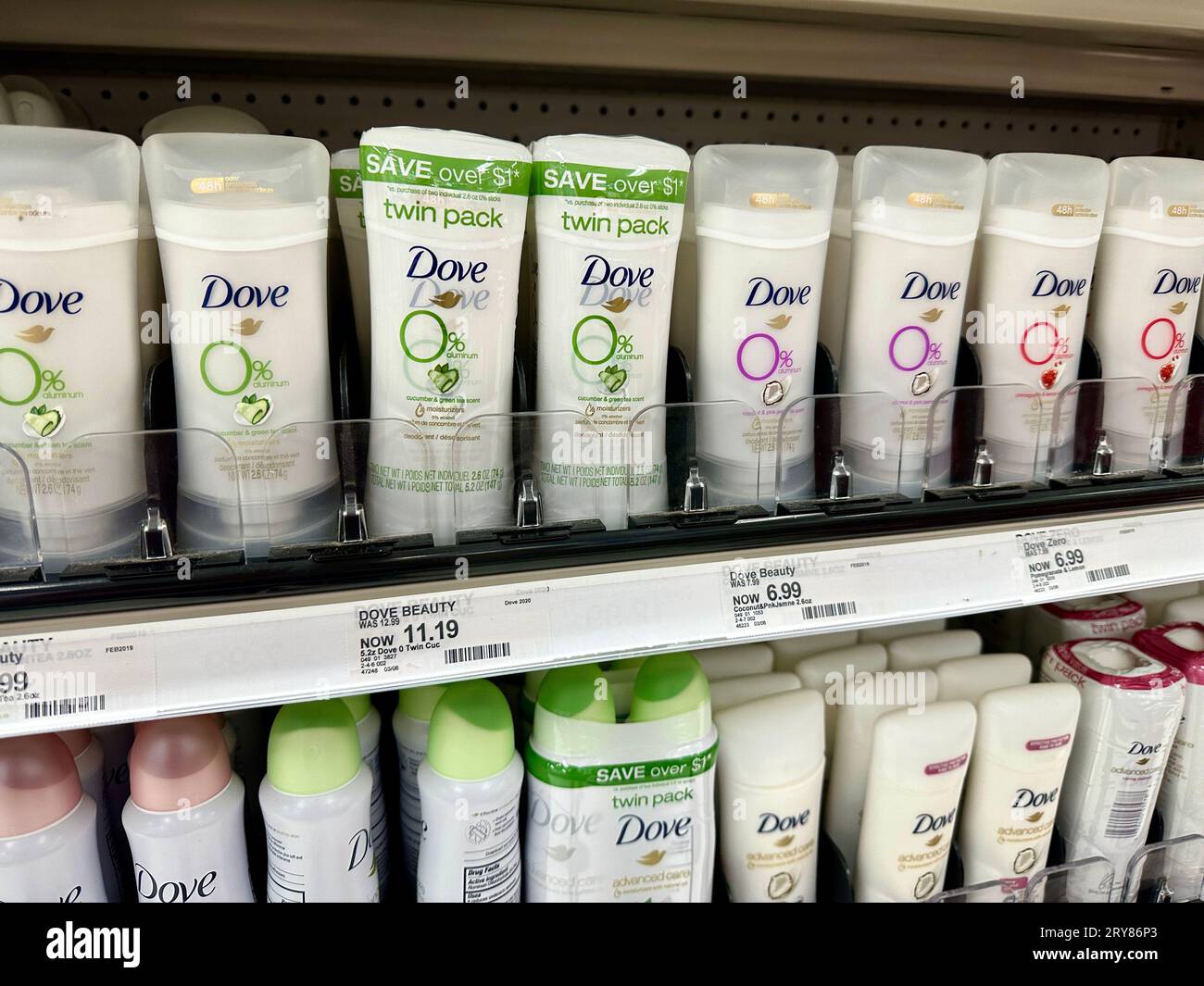 Deodorant store shelf -Fotos und -Bildmaterial in hoher Auflösung – Alamy