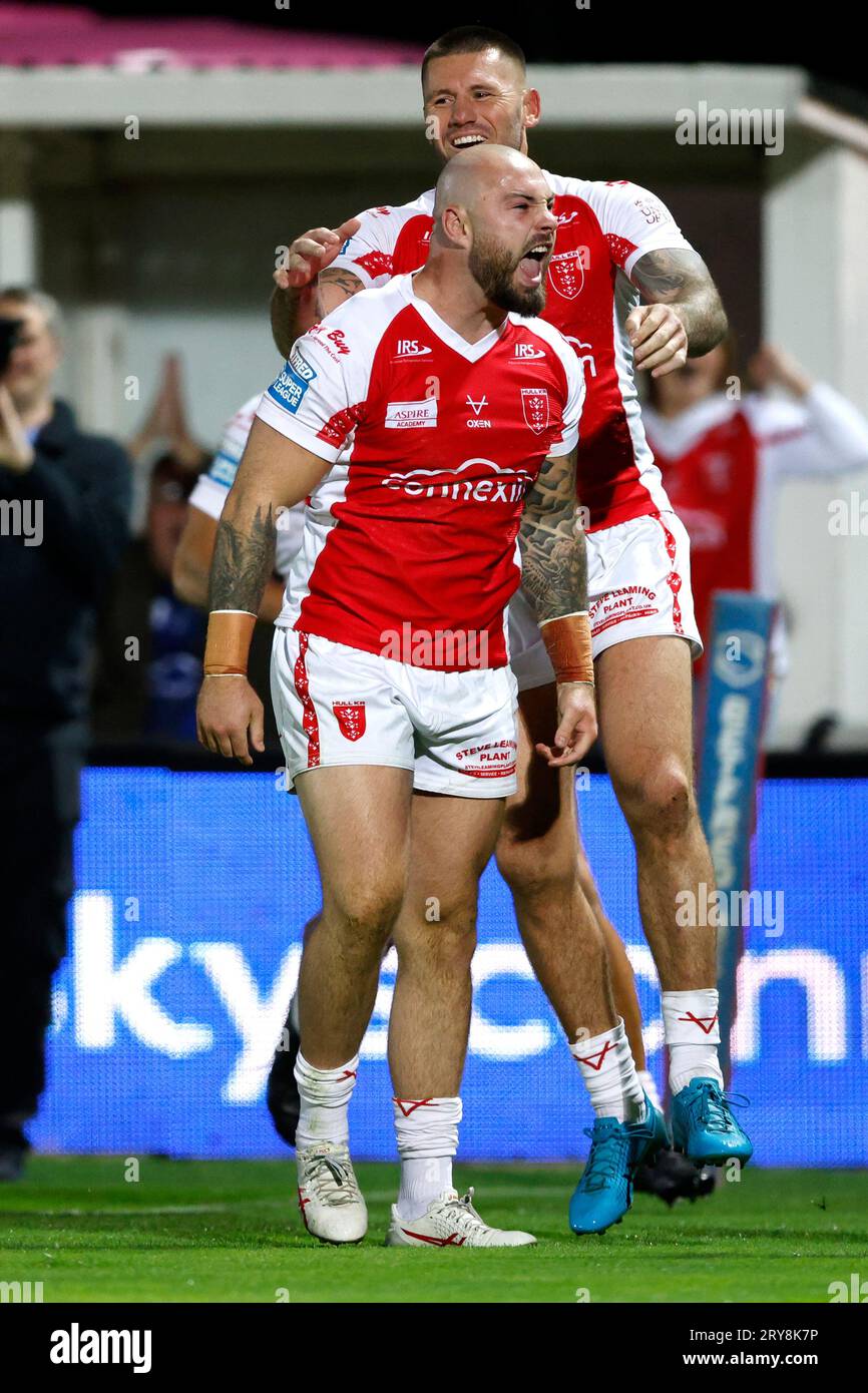 Sam Luckley von Hull KR feiert, nachdem er beim Spiel der Betfred Super ...