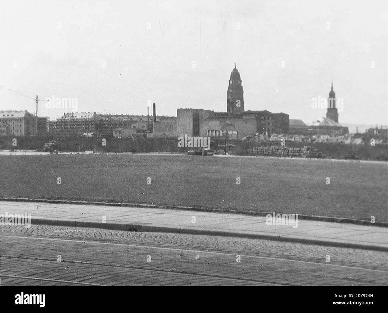 Rathaus nach bombardierung -Fotos und -Bildmaterial in hoher Auflösung ...