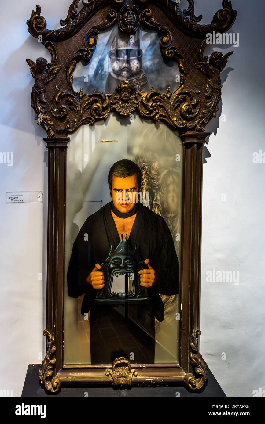 Porträt von HR Giger im Spiegel. Hans Rudolf Giger, 1940 in Chur ...