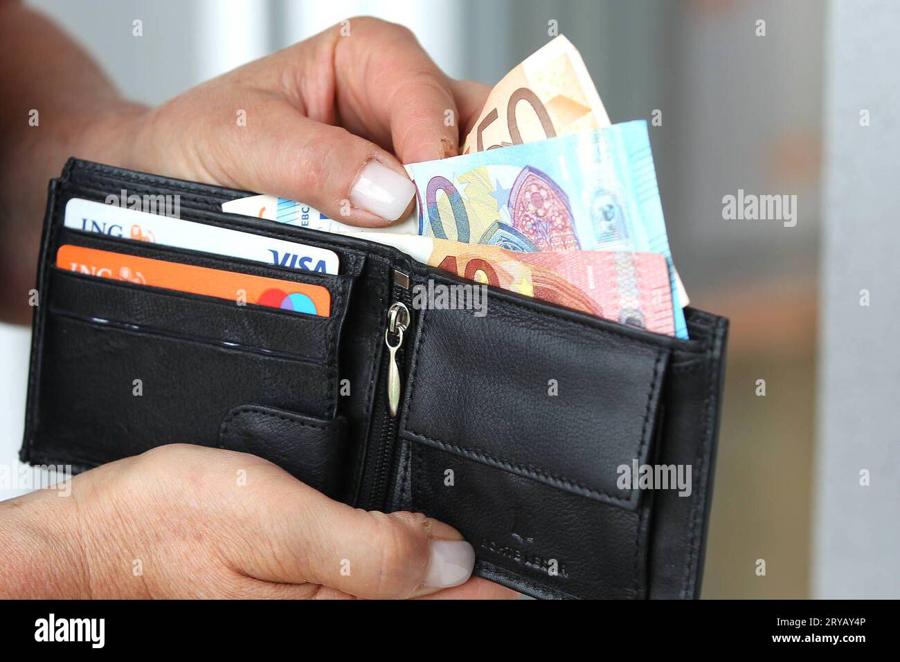 Winden Themenbild - Geldbeutel, Portemonnaie, Geldboerse mit ...