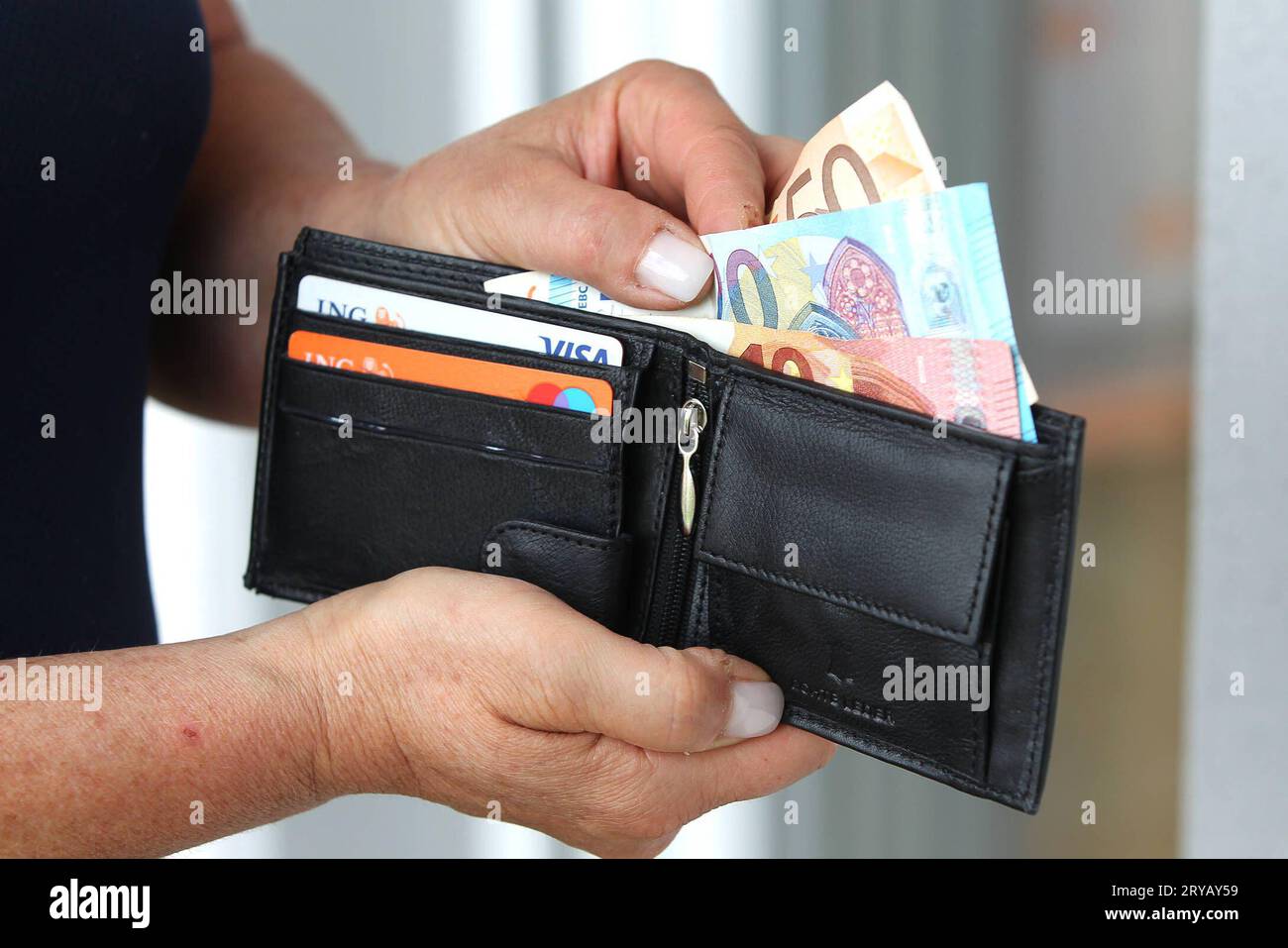 Winden Themenbild - Geldbeutel, Portemonnaie, Geldboerse mit ...