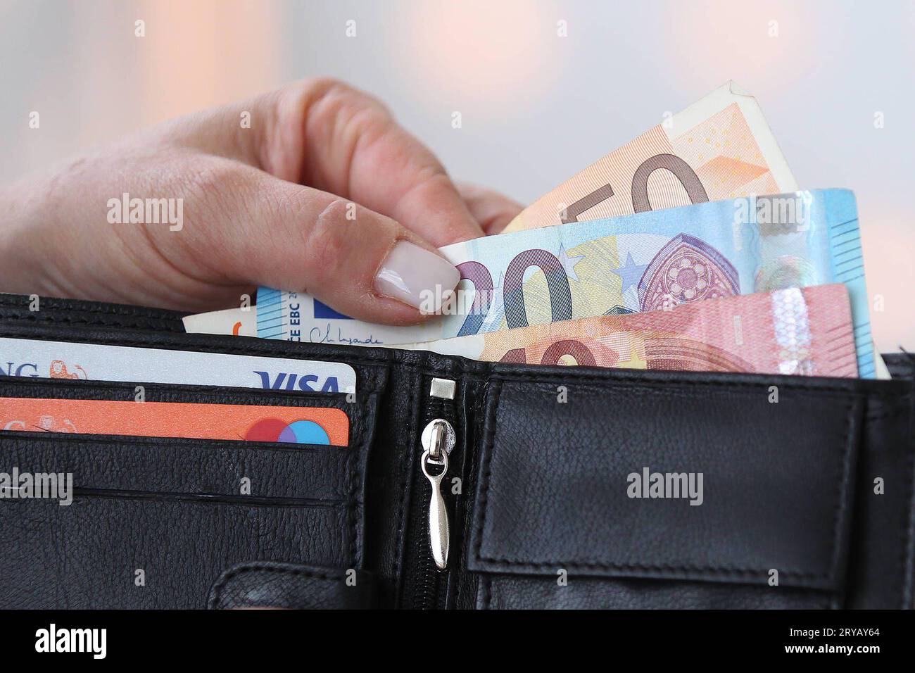 Winden Themenbild - Geldbeutel, Portemonnaie, Geldboerse mit ...