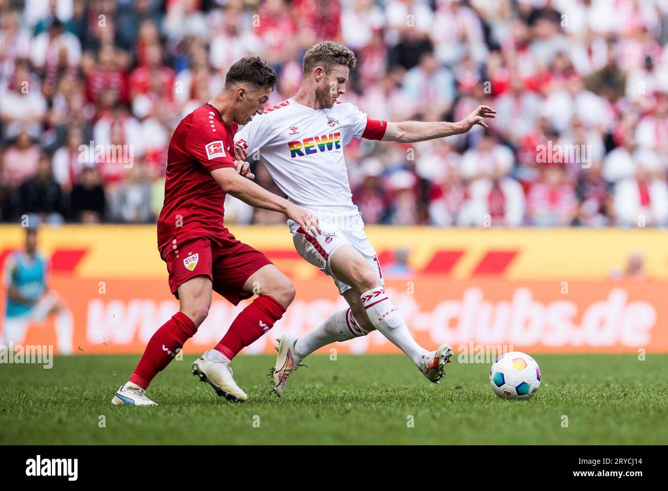 Köln, Deutschland. September 2023 30. ZWEIKAMPF Angelo Stiller (VfB Stuttgart, #6), Florian ...
