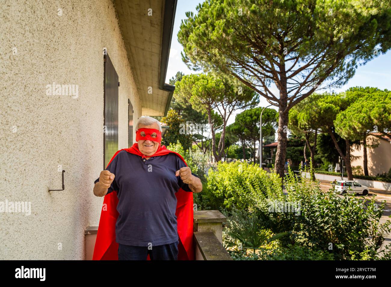 Alter mann angezogen -Fotos und -Bildmaterial in hoher Auflösung – Alamy