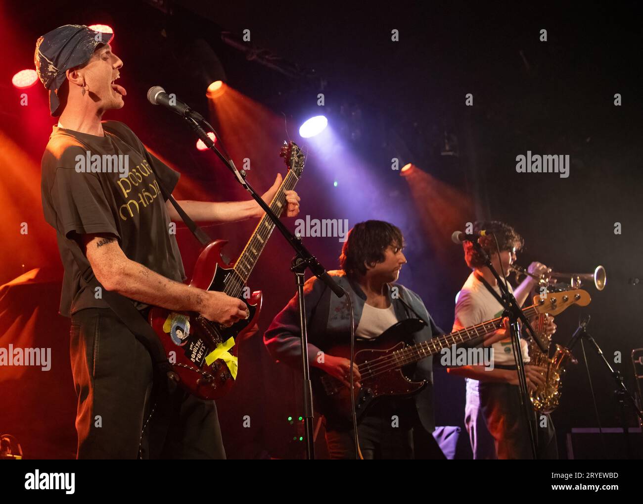 Bassist sam abbo opus kink -Fotos und -Bildmaterial in hoher Auflösung ...