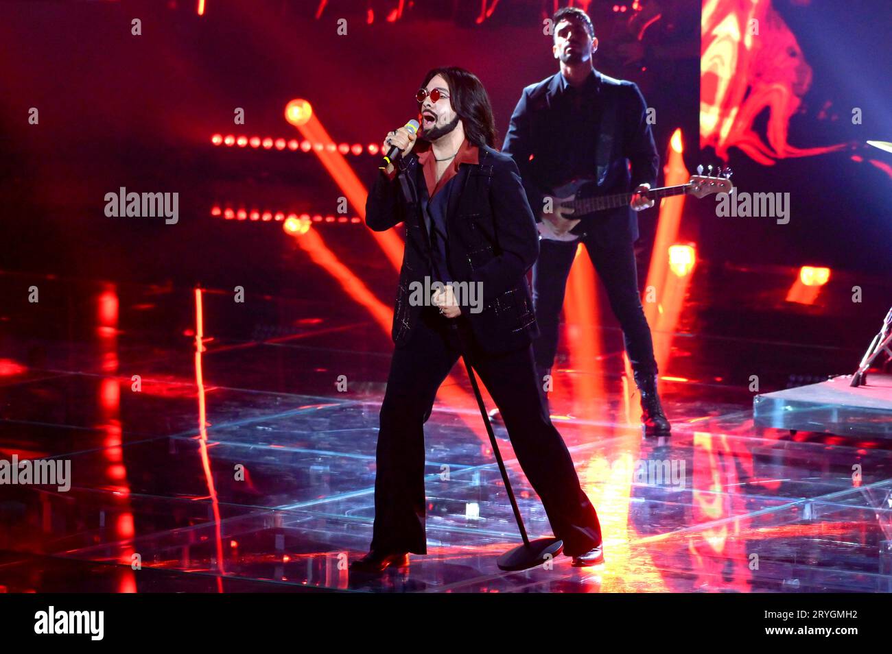 Luca Gaudiano in der Rai Musiksendung „Tale e Quale Show“ in den ...