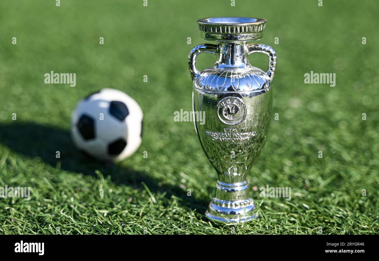 Europameisterschaft 2024 logo -Fotos und -Bildmaterial in hoher Auflösung – Alamy