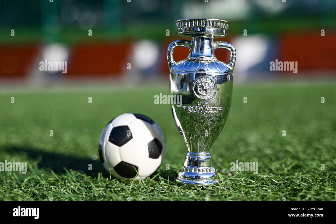 Europameisterschaft 2024 logo -Fotos und -Bildmaterial in hoher Auflösung – Alamy