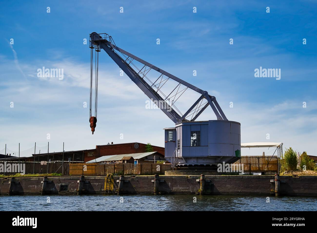Alter kran hafenkran -Fotos und -Bildmaterial in hoher Auflösung – Alamy