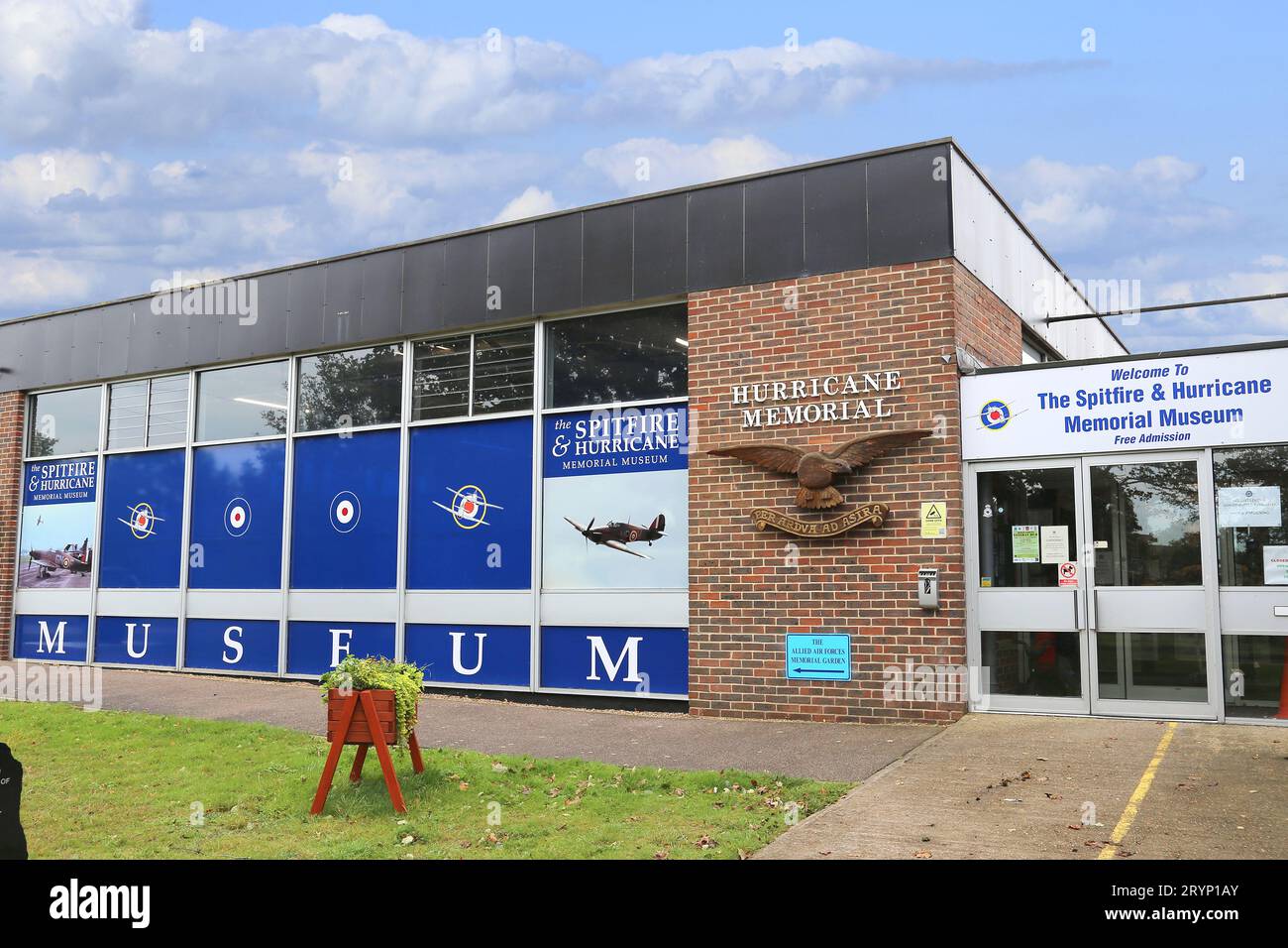 Spitfire und hurricane memorial museum -Fotos und -Bildmaterial in hoher Auflösung – Alamy