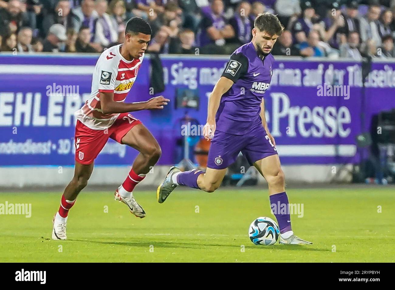 Aue, Deutschland 01. Oktober 2023: 3 . Liga - 2023/2024 - Erzgebirge Aue vs. SSV Jahn Regensburg ...