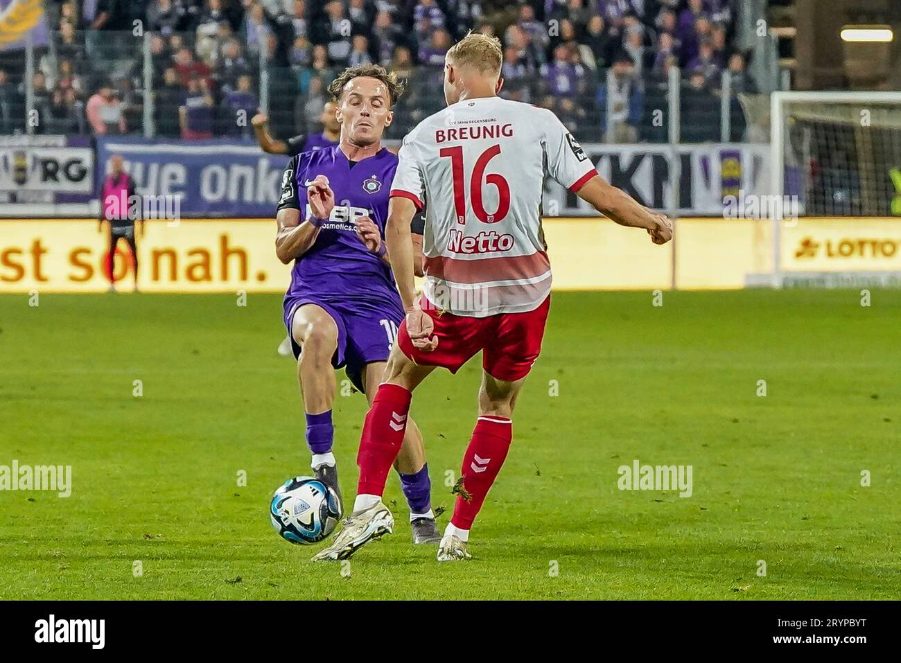 Aue, Deutschland 01. Oktober 2023: 3 . Liga - 2023/2024 - Erzgebirge Aue vs. SSV Jahn Regensburg ...